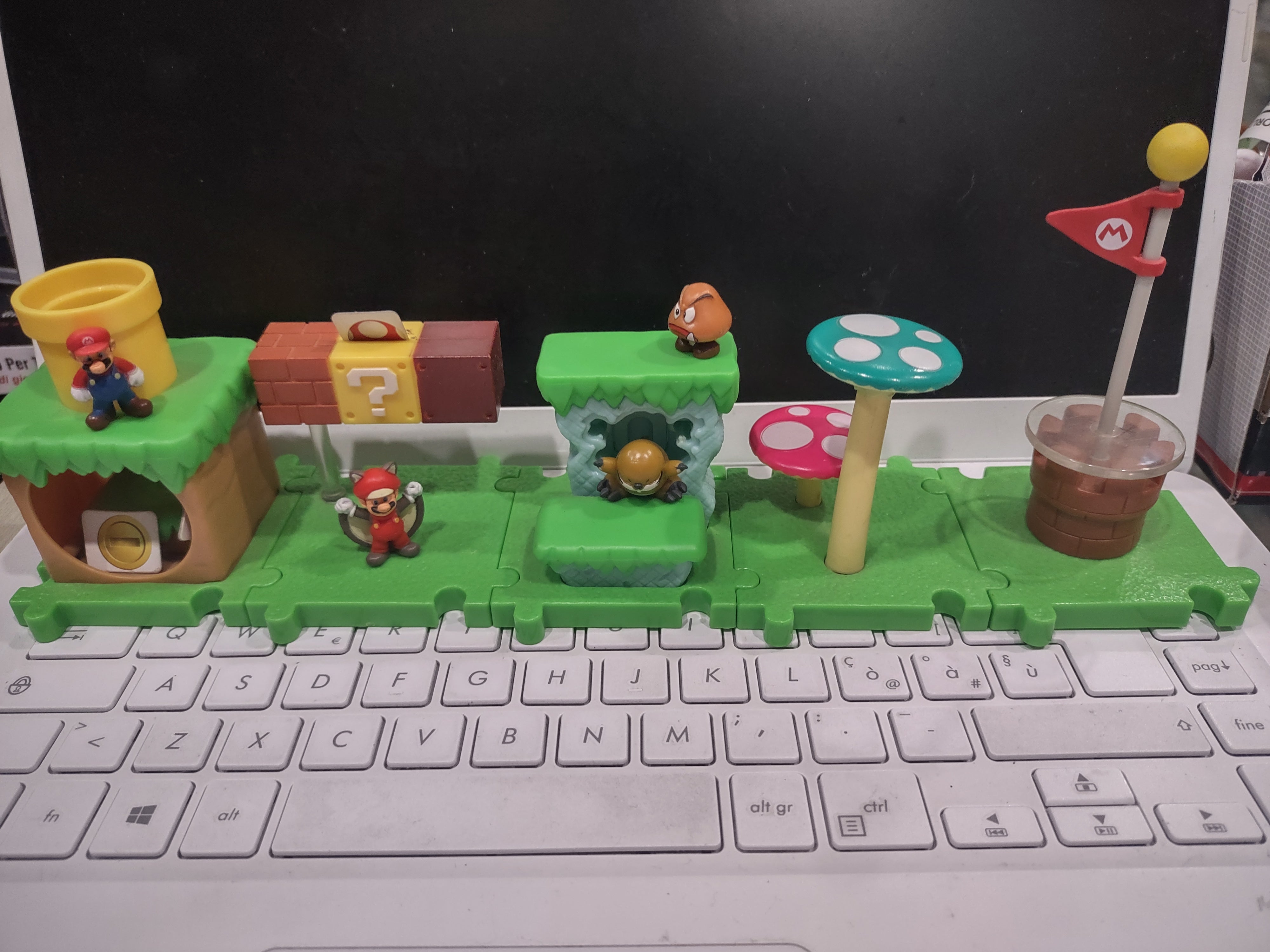 Action figures world of Nintendo microland Super Mario Bros diorama ...